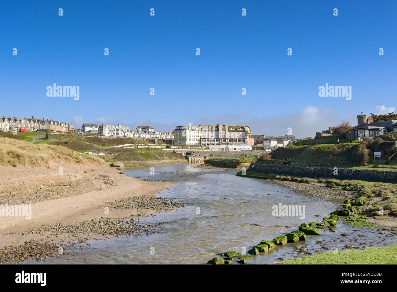 Bude, Cornwall, England, UK - 22 February 2025: River Strat in Bude ...