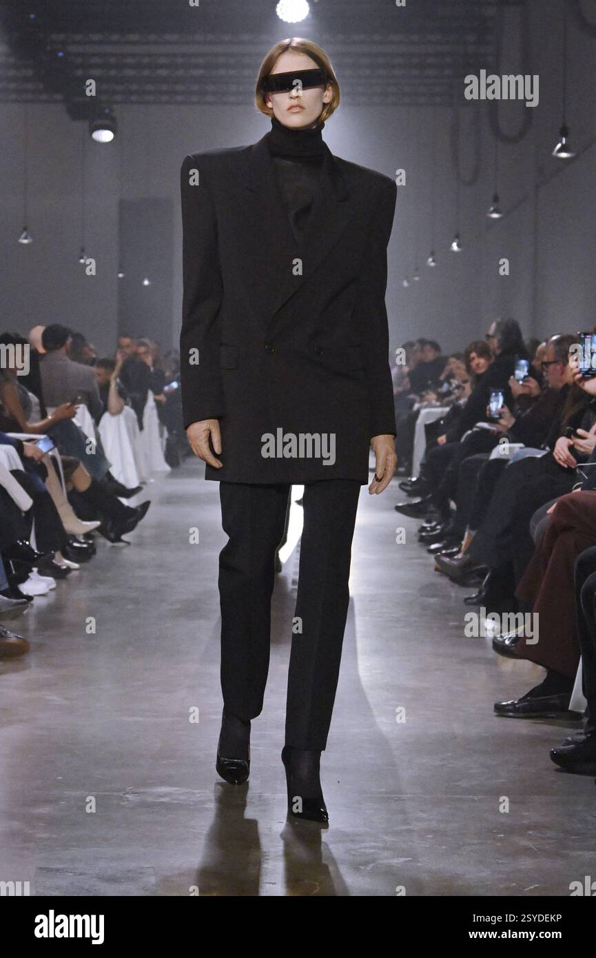 Milan, Italy. 27th Feb, 2025. Model Alayna Neaum walks on the runway ...