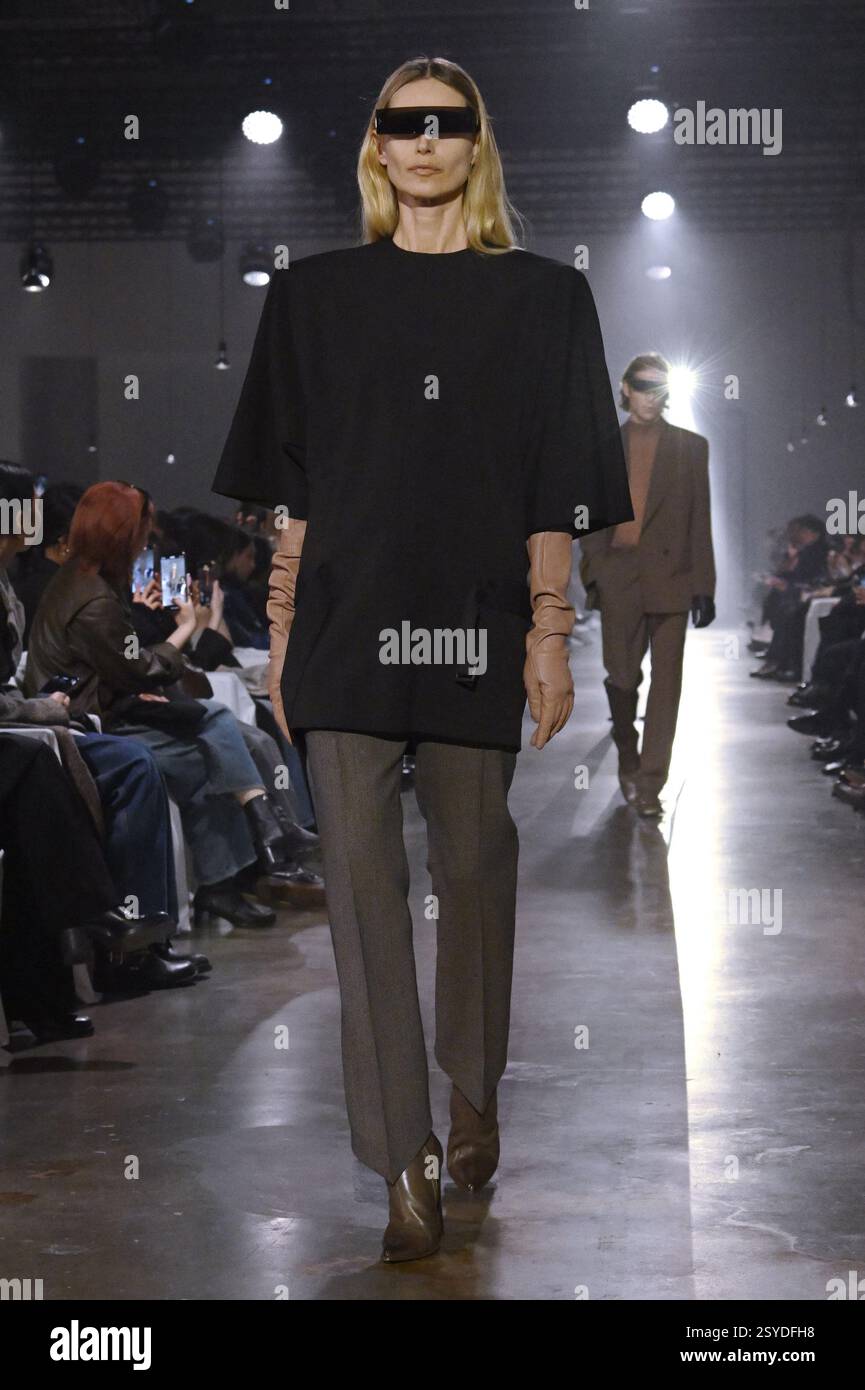 Milan, Italy. 27th Feb, 2025. Model Inga Savits walks on the runway ...