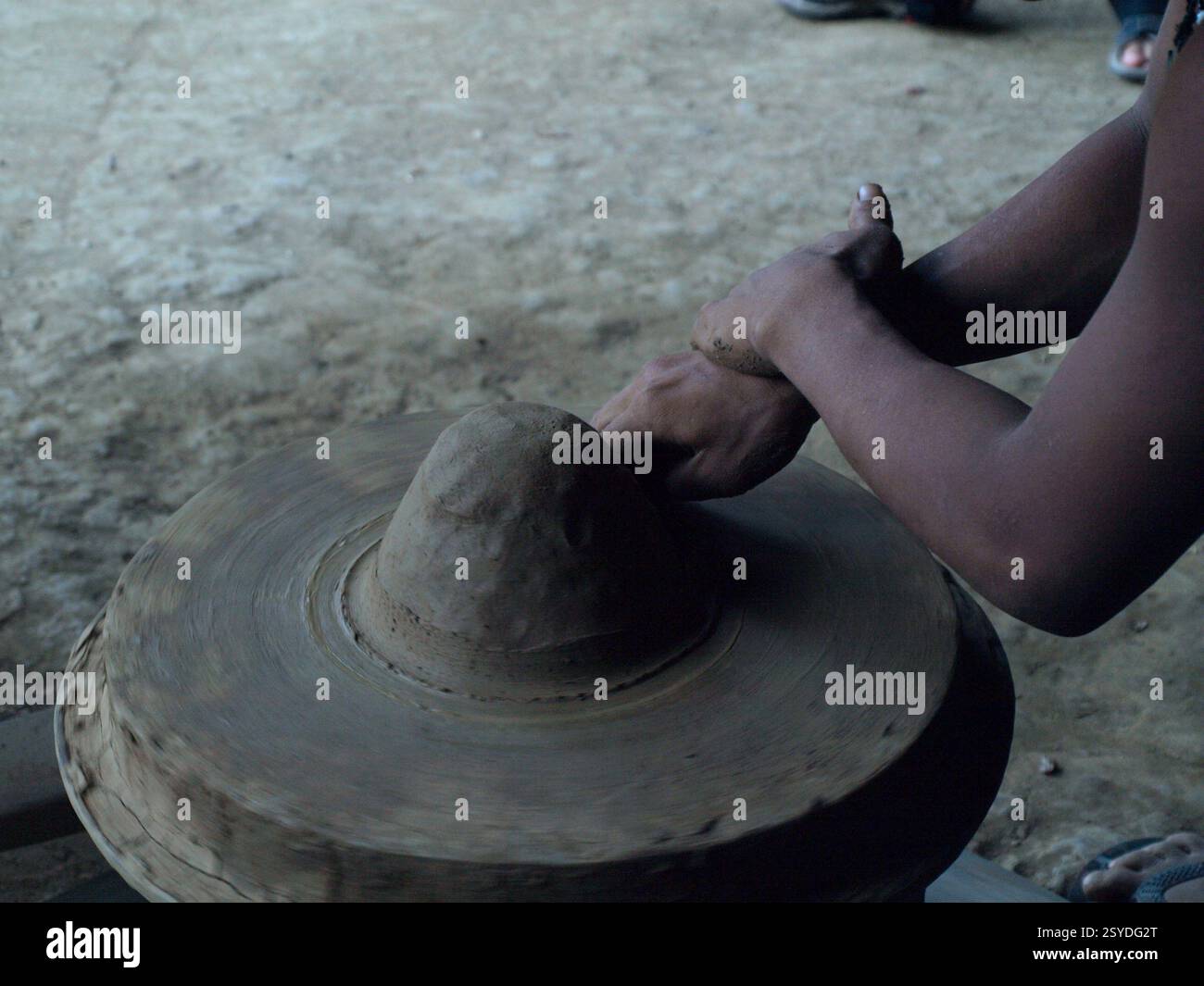 The pottery maker. The old industry and tradition of Ilocos Norte which ...