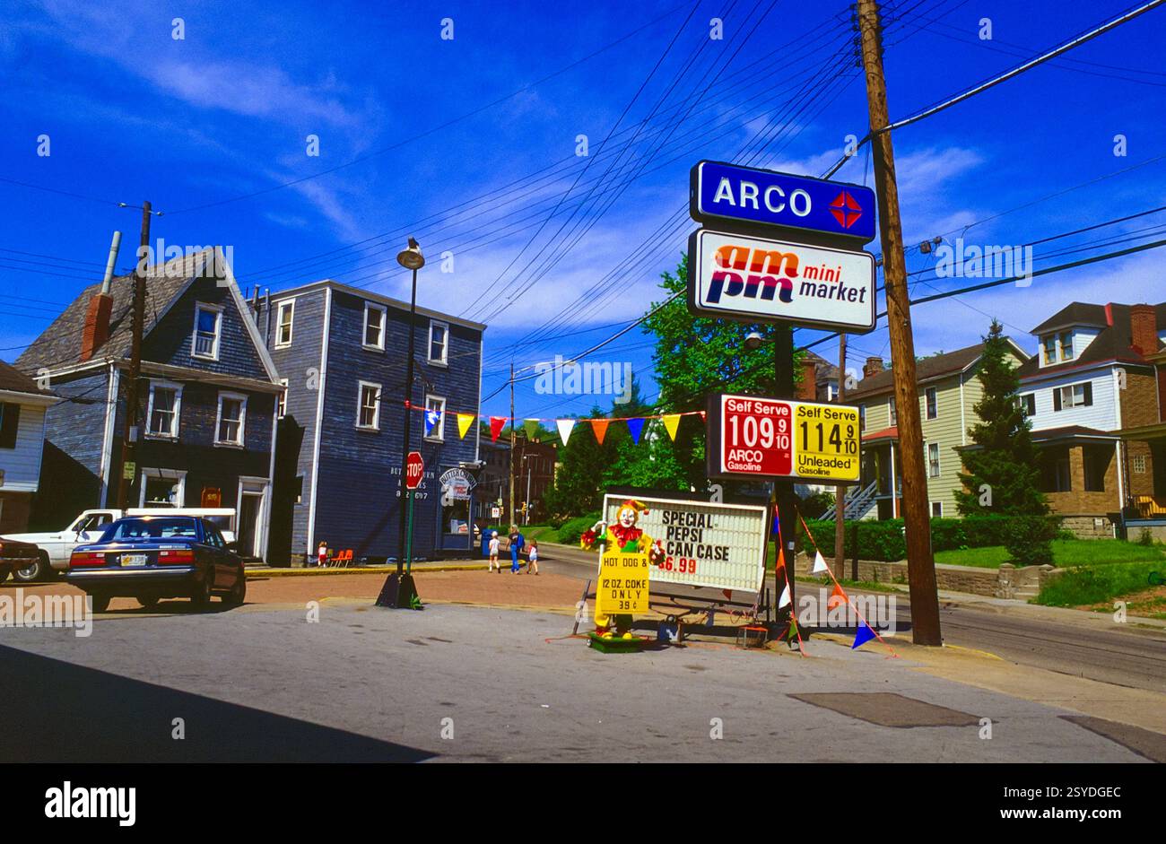 Pittsburgh, Pennsylvania, Street Scenes, American Gas Station, Arco ...