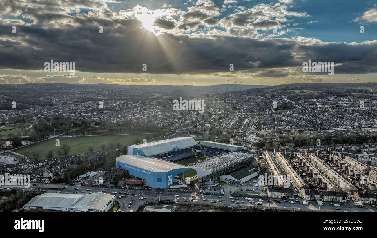 Sheffield, UK. 28th Feb, 2025. The sun bursts through the clouds above ...