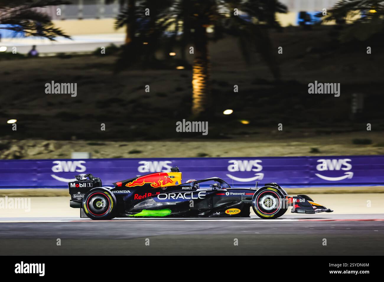 Vis flow paint on 01 VERSTAPPEN Max (nld), Red Bull Racing RB21, action ...
