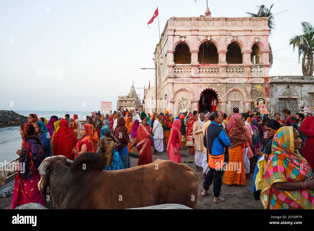 Dwarka temple hi-res stock photography and images - Alamy