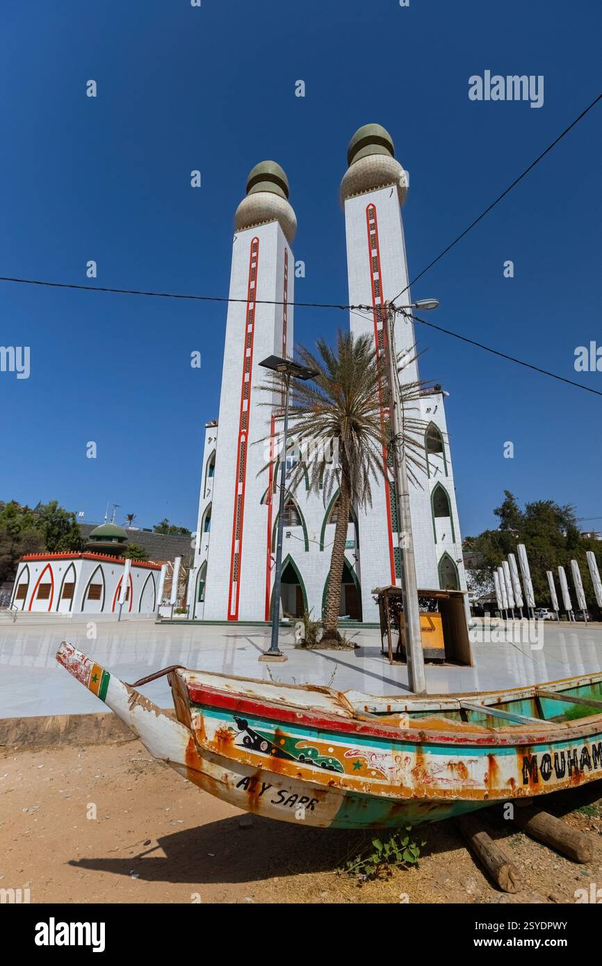 Senegal mosque skyline hi-res stock photography and images - Alamy