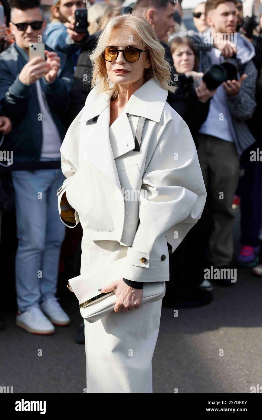 Milan, Italy. 28th Feb, 2025. Isabella Ferrari arrives to Tod's fashion ...