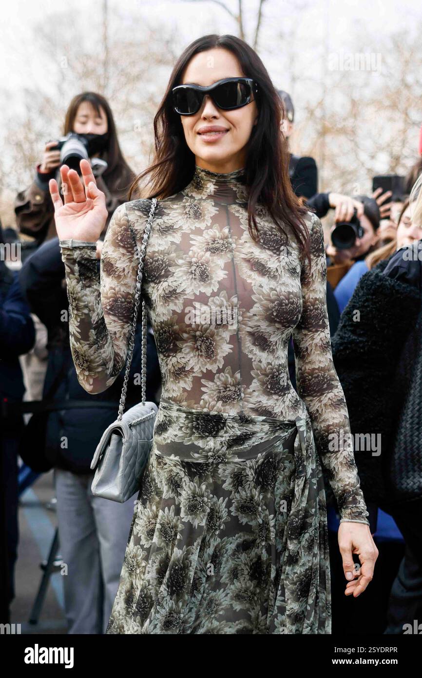 Irina Shayk arrives to Tod’s fashion show during the Milan Fashion Week ...