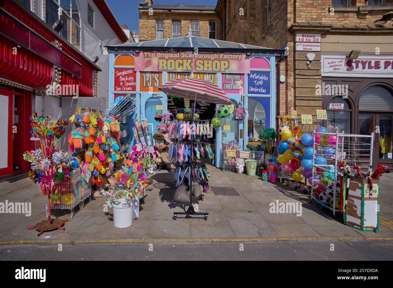 Typical english seafront shop hi-res stock photography and images - Alamy
