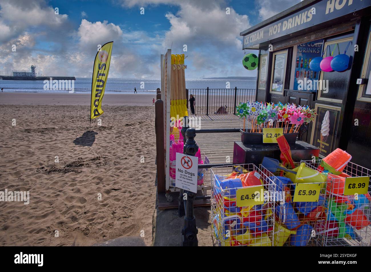 Colour photos of Scarborough South Bay Sea Front beach shop Stock Photo ...