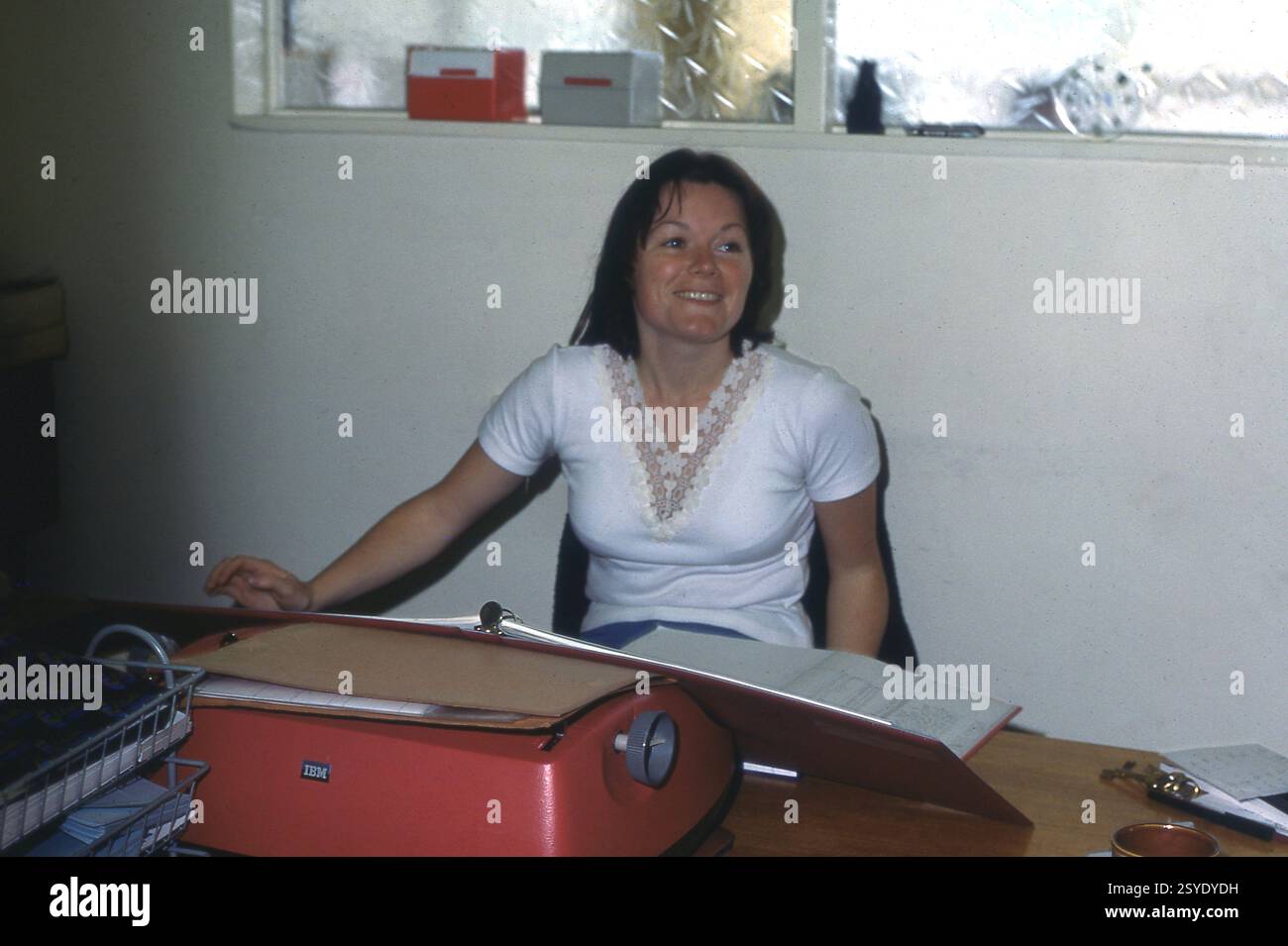 Woman typewriter 1978 hi-res stock photography and images - Alamy