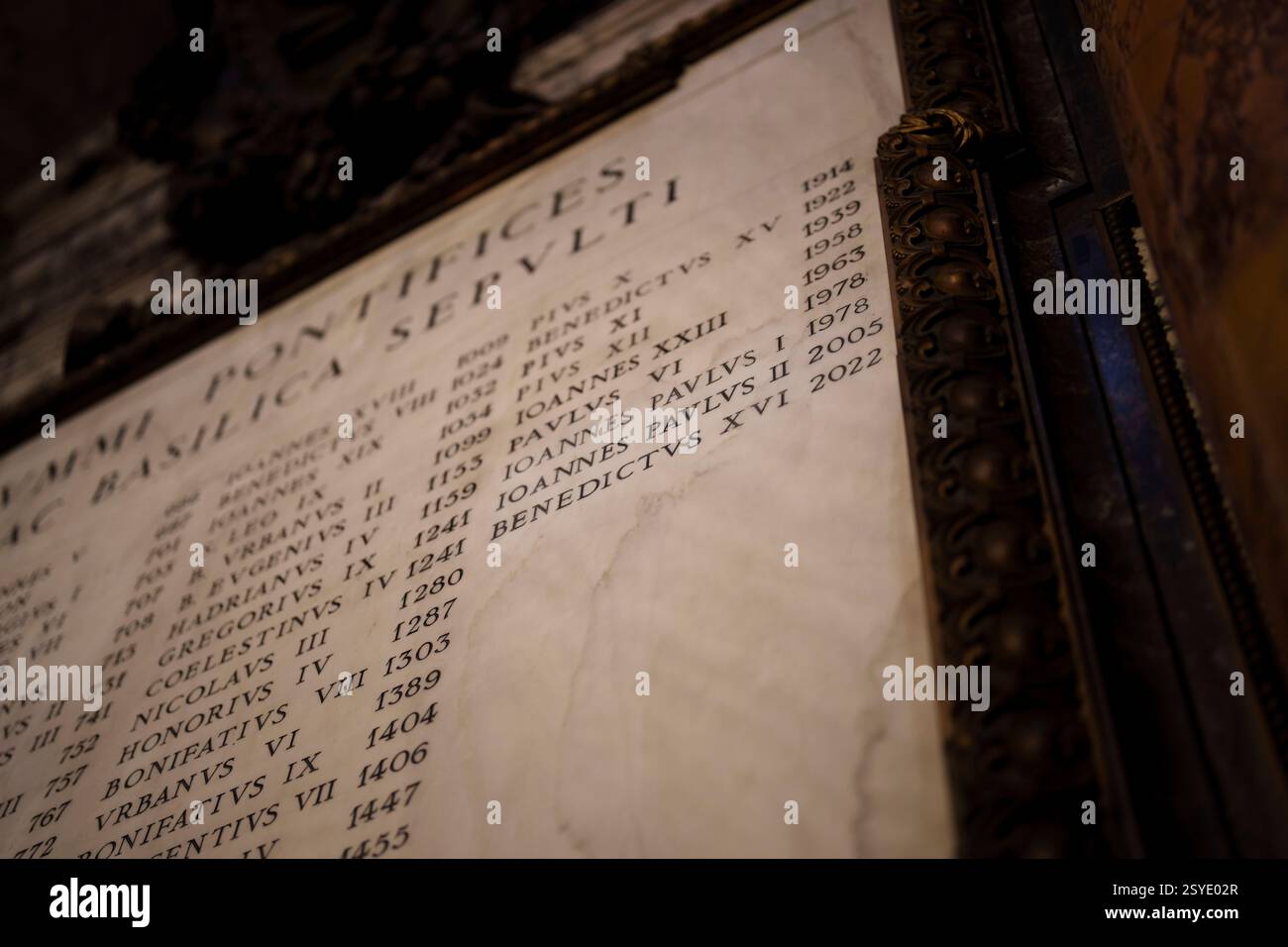 The names of the Roman Catholic popes who have been buried in St. Peter ...