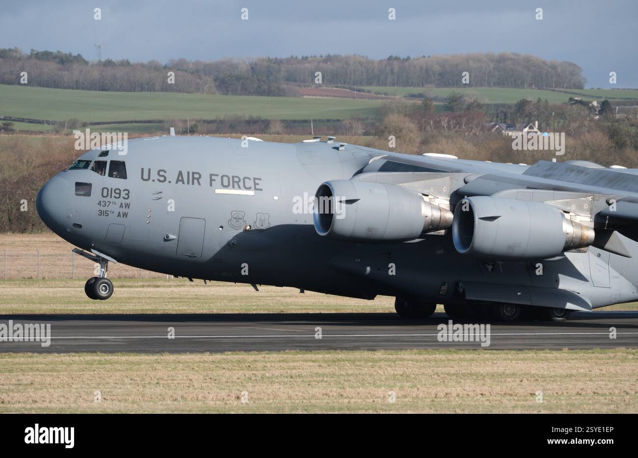 US Air Force C-17A Globemaster III transport airlifter landing at ...