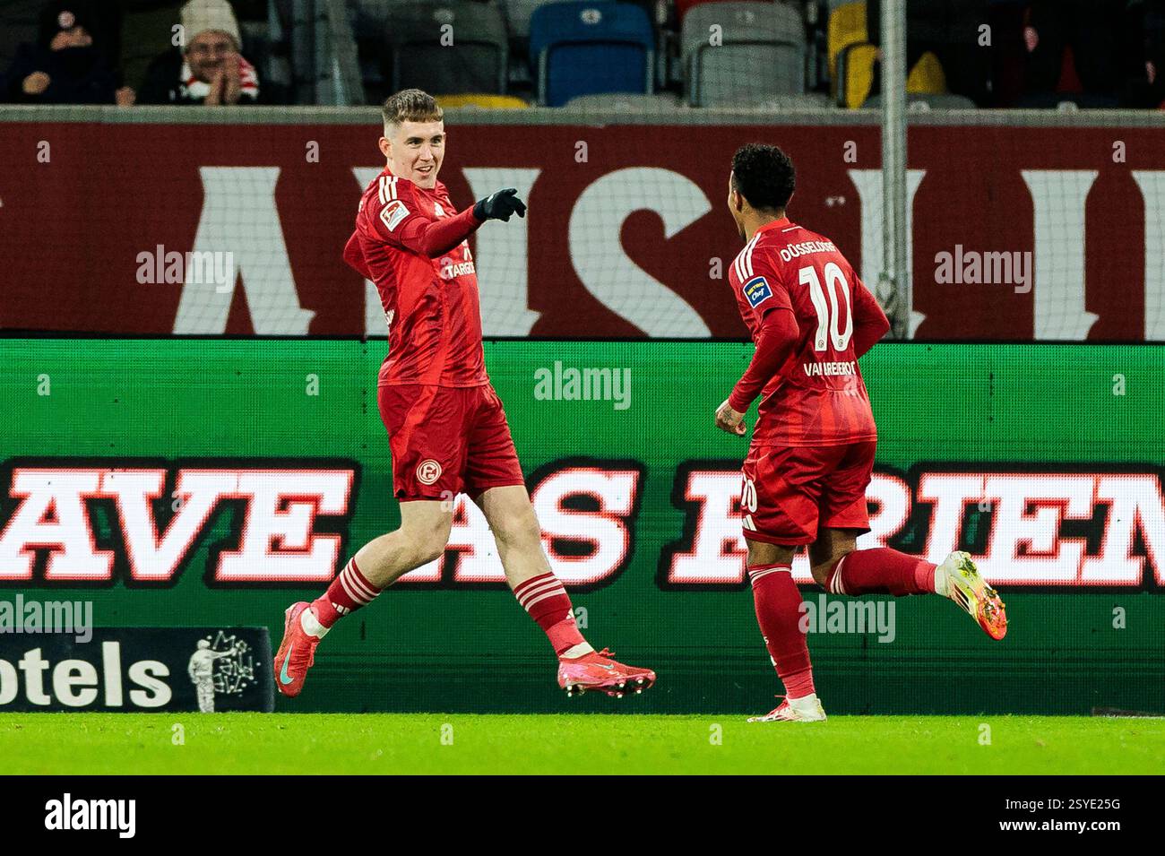 Jubel zum 1:0 durch Isak Bergmann Johannesson (Fortuna D?sseldorf, 8) 2. Fussball Bundesliga ...