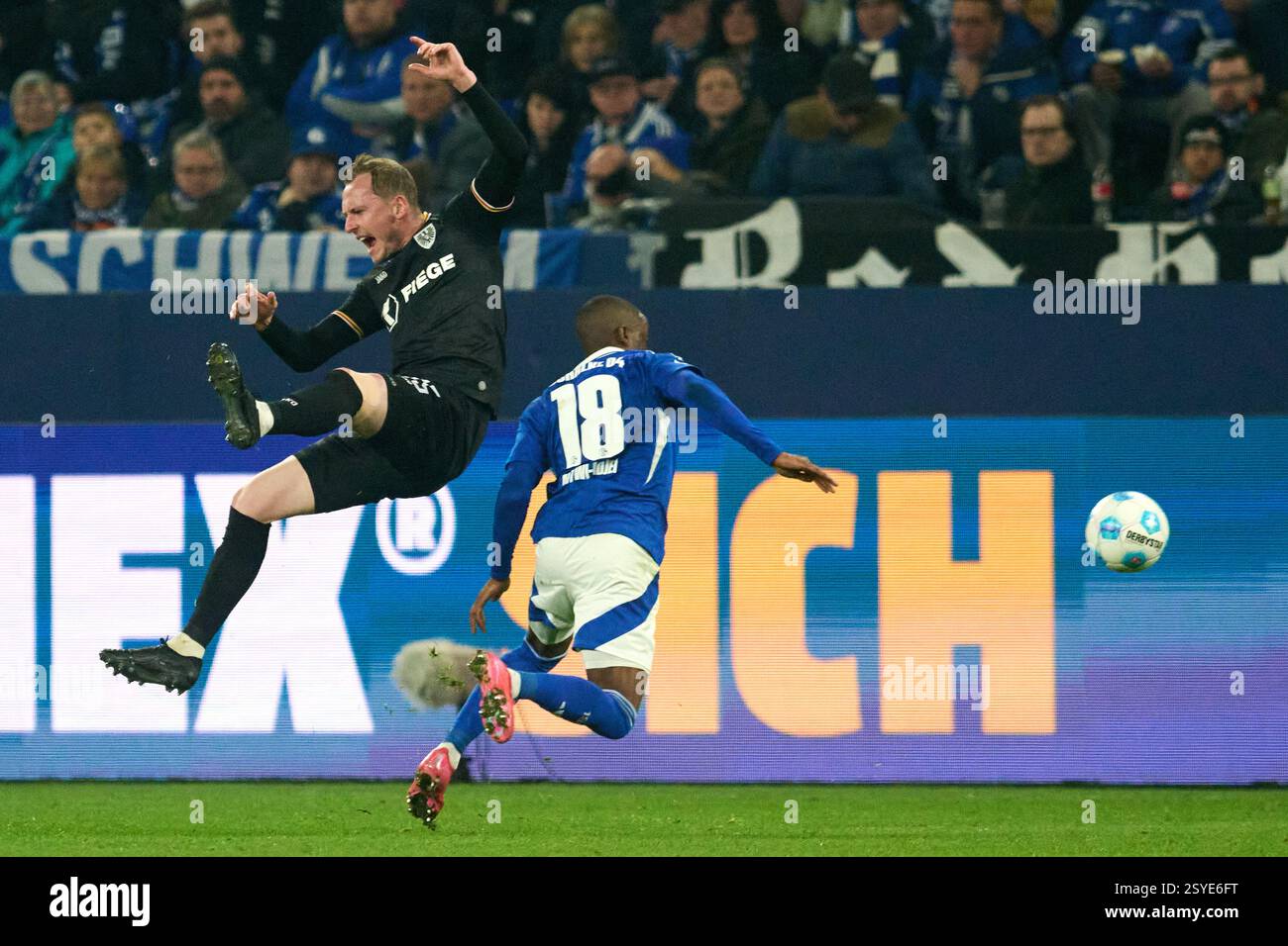 Gelsenkirchen, Germany. 28th Feb, 2025. Soccer: Bundesliga 2, FC ...