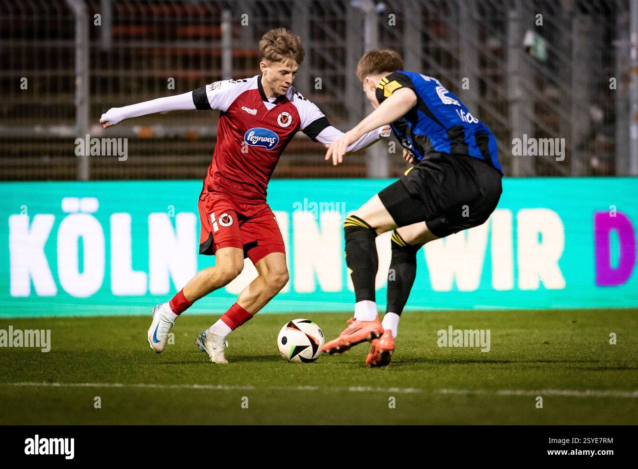 Robin Velasco (FC Viktoria K?ln, 11), Joel Bichsel (1. FC Saarbr?cken, 27) ; K?ln, 28.02.2025 ...