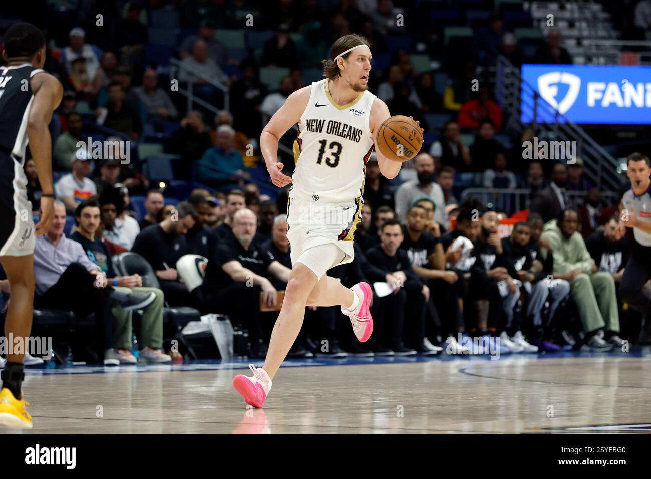 New Orleans Pelicans forward Kelly Olynyk (13) drives to the basket in ...