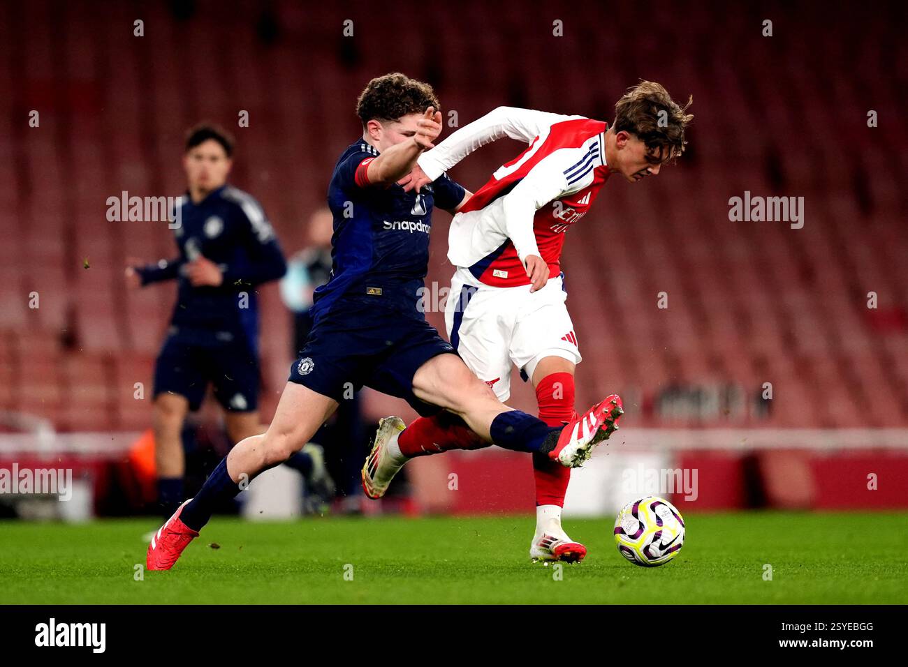 Manchester United's Jacob Devaney (right) and Arsenal's Max Doman ...