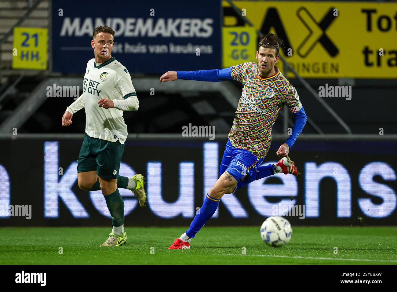 Waalwijk, Netherlands. 28th Feb, 2025. WAALWIJK, 28-02-2025, Mandemakers Stadium, Dutch football ...