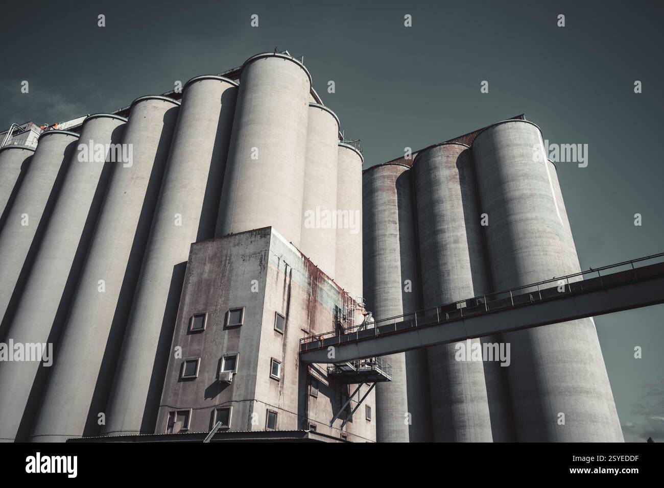 Concrete cylindrical industrial silo hi-res stock photography and ...