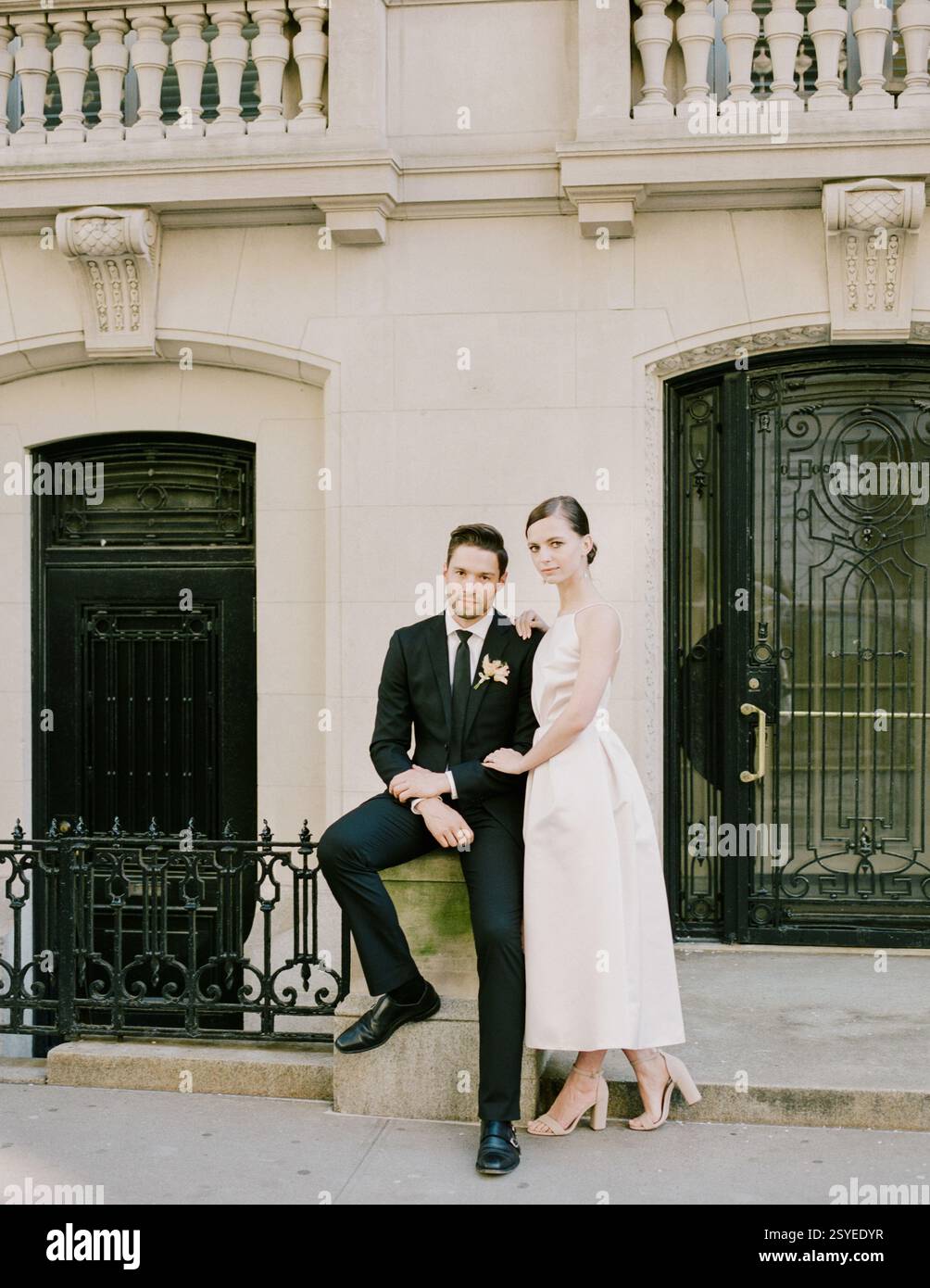 Couple dressed in formal hi-res stock photography and images - Alamy