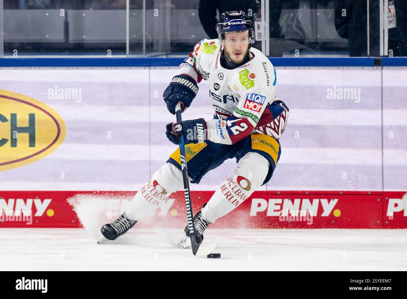 Muenchen, Deutschland. 28th Feb, 2025. Eric Mik (Eisbaeren Berlin, #12). GER, EHC Red Bull ...