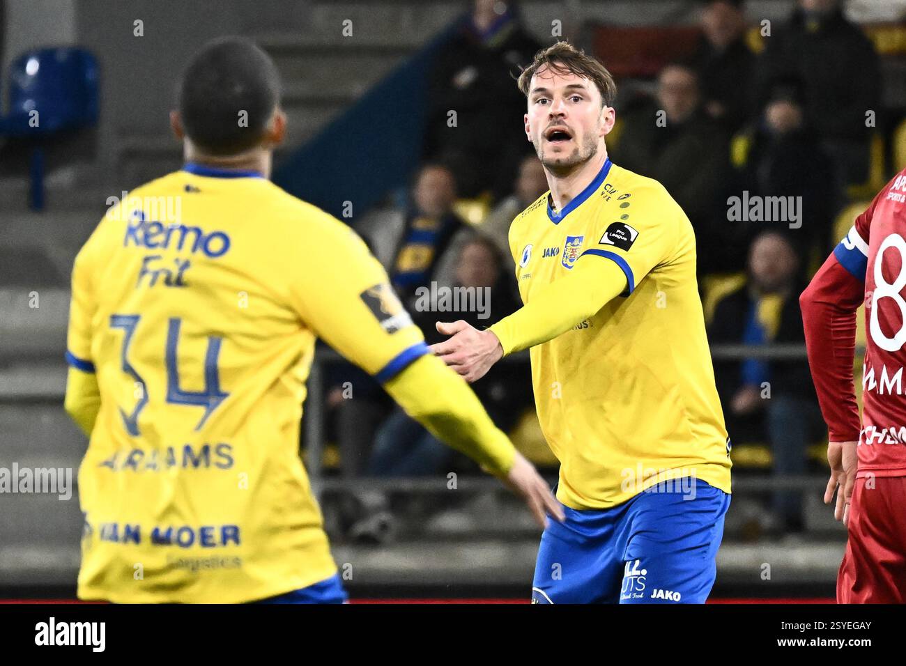 Beveren Waas, Belgium. 28th Feb, 2025. Beveren's Lennart Mertens ...