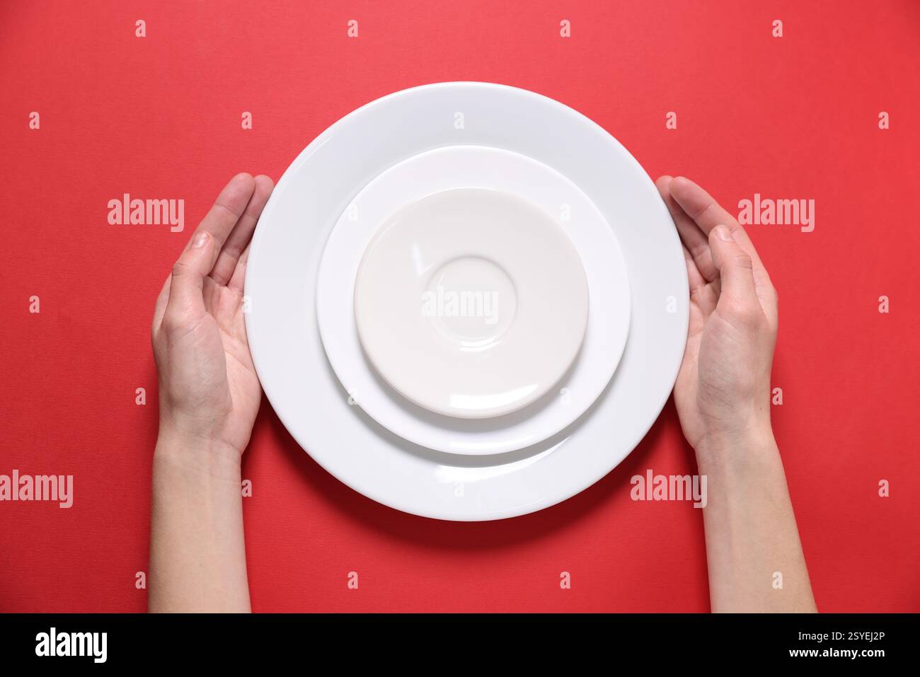 Hands holding ceramic plates hi-res stock photography and images - Alamy