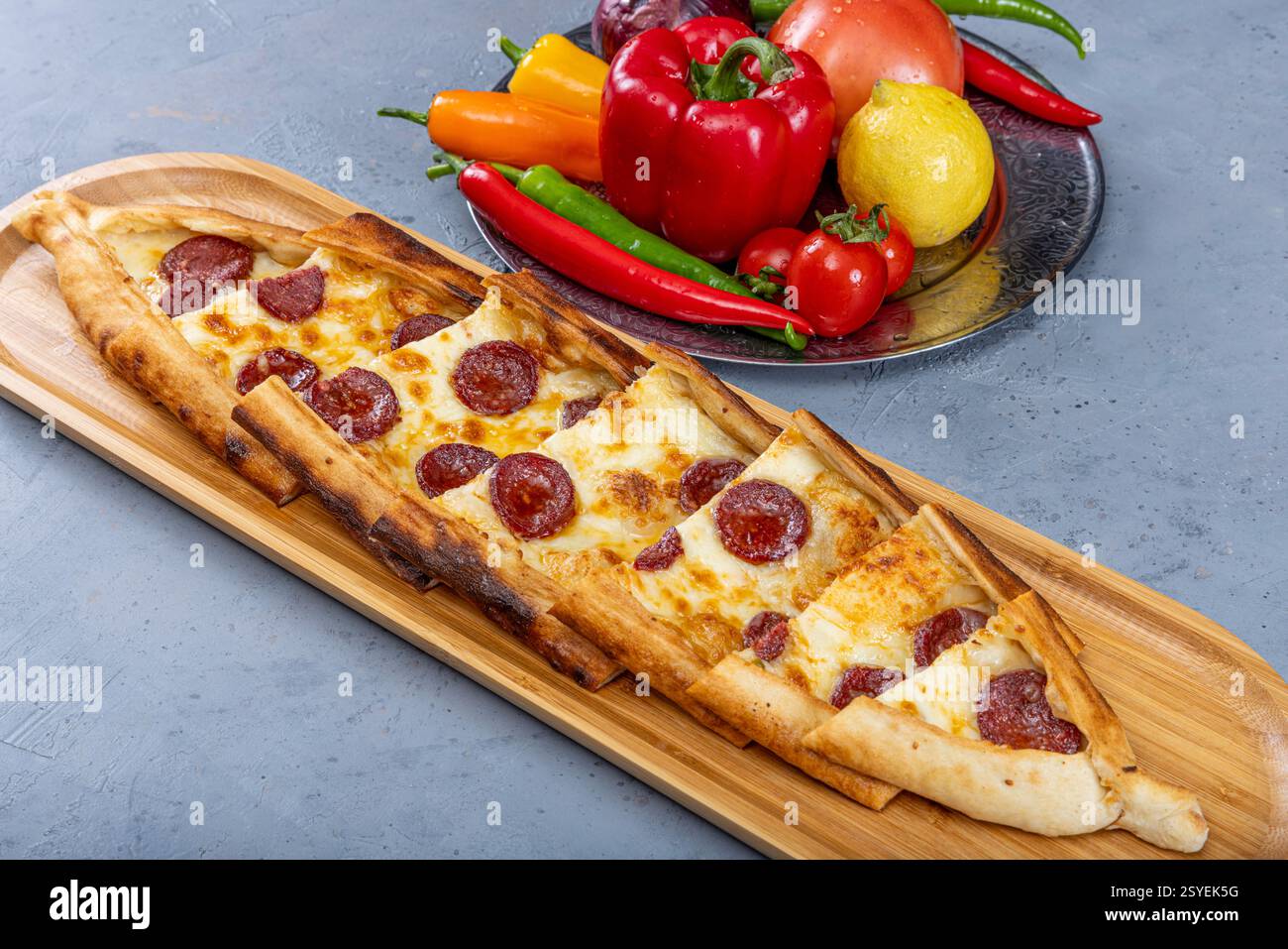 Sucuklu kasarli pide hi-res stock photography and images - Alamy