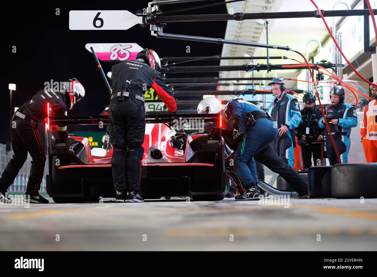 06 ESTRE Kevin (fra), CAMPBELL Matt (aus), VANTHOOR Laurens (bel), Porsche Penske Motorsport ...