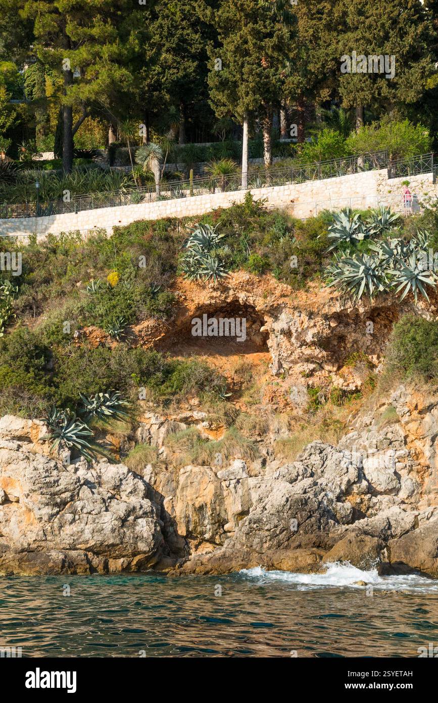 Road subsidence hi-res stock photography and images - Alamy