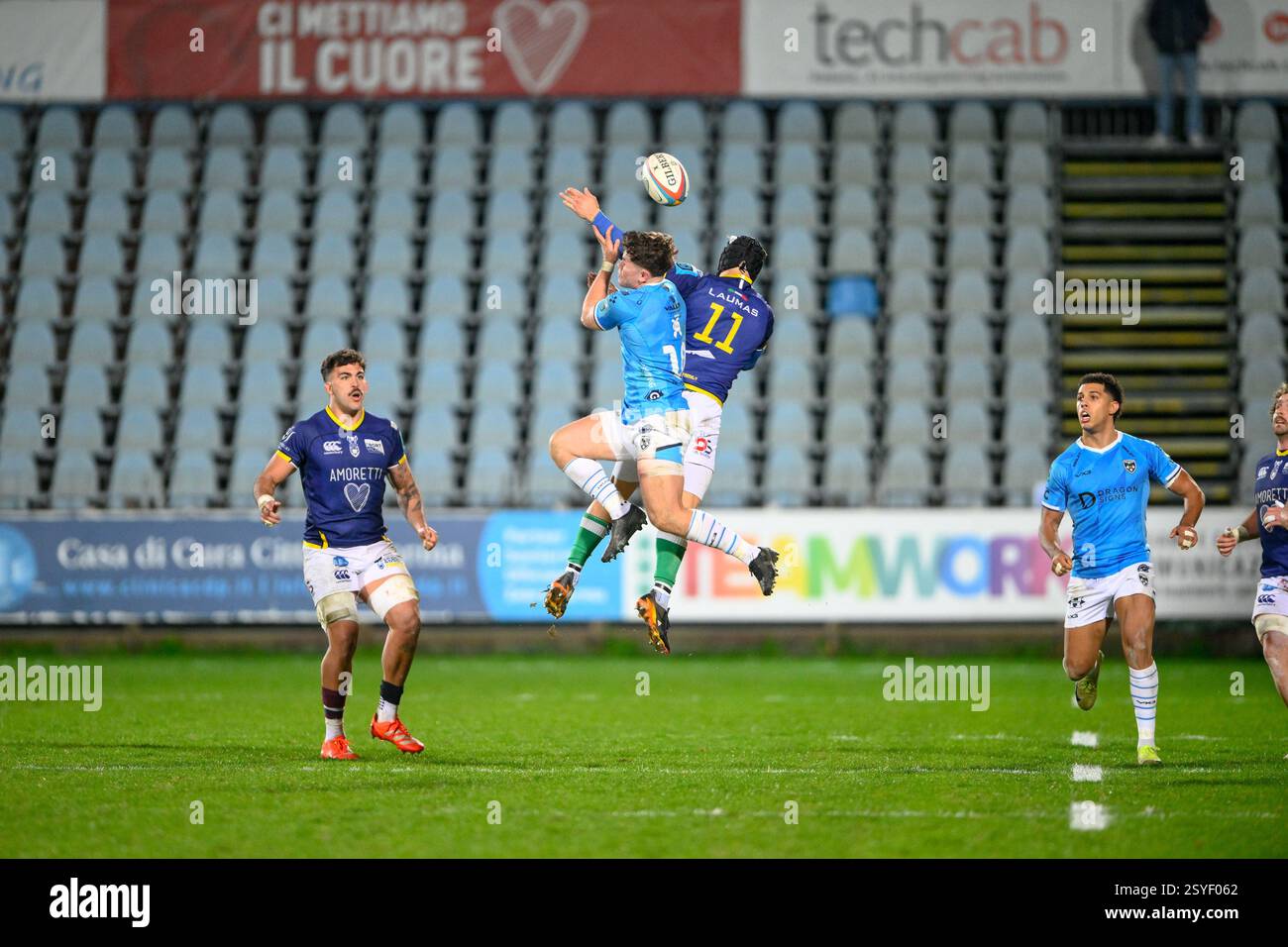 Simone Gesi ( Zebre Parma ) Will Reed ( Dragons RFC ) during Zebre ...