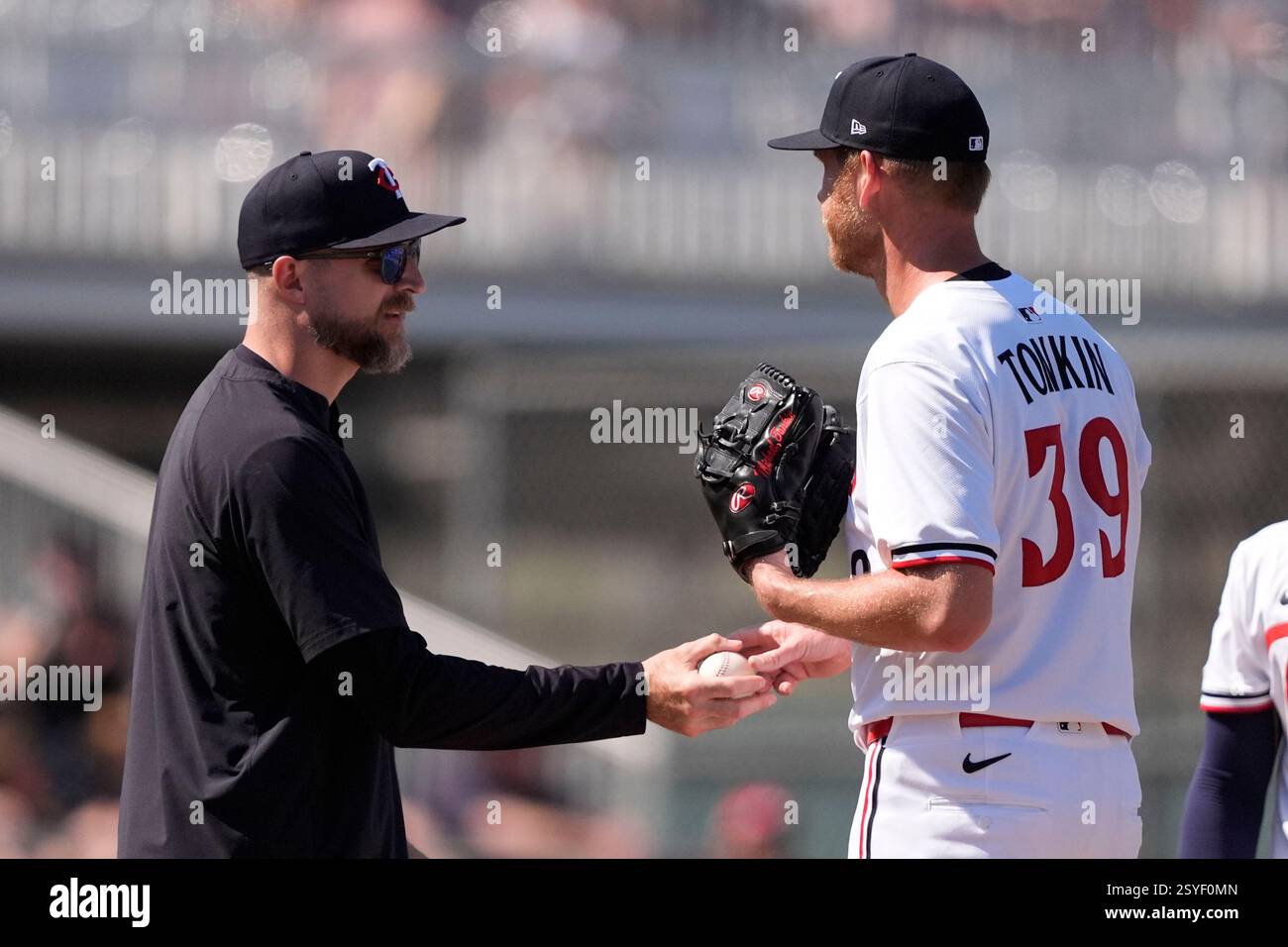 Minnesota Twins manager Rocco Baldelli pulls pitcher Michael Tonkin (39 ...