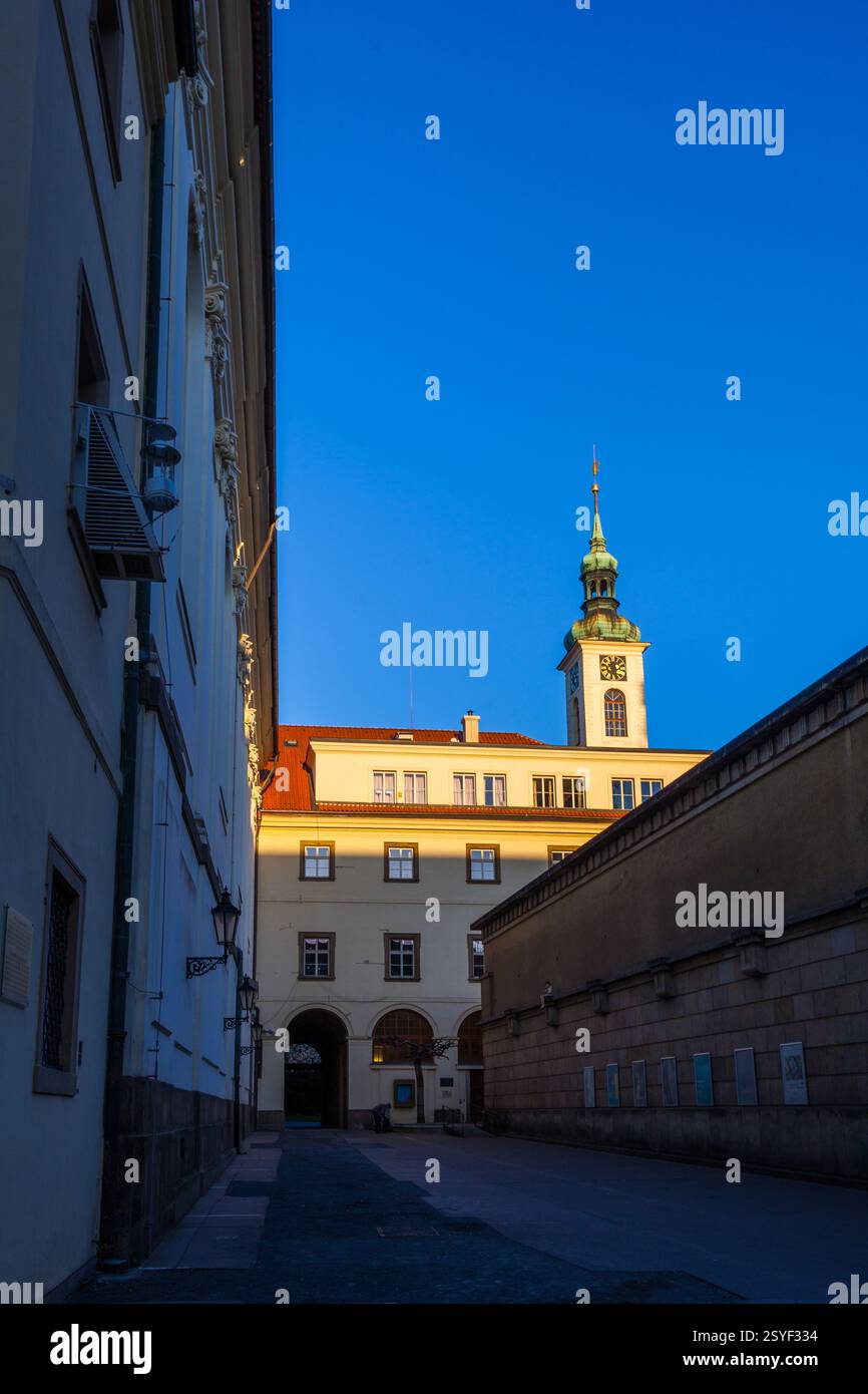 Commercial buildings europe sunlight hi-res stock photography and ...