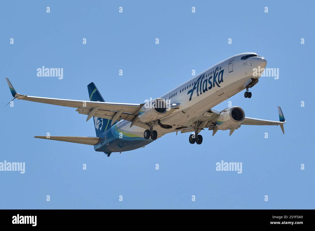 737 990er landing hi-res stock photography and images - Alamy
