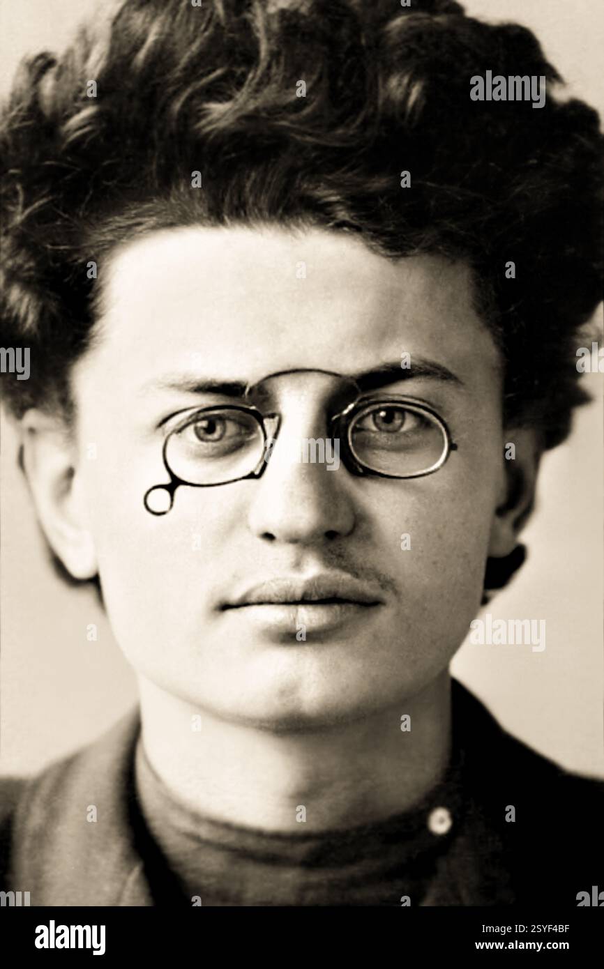 1898 c. , RUSSIA : The russian communist revolutionary LEON TROTSKY ( Trotskii , Lev Trockij ...