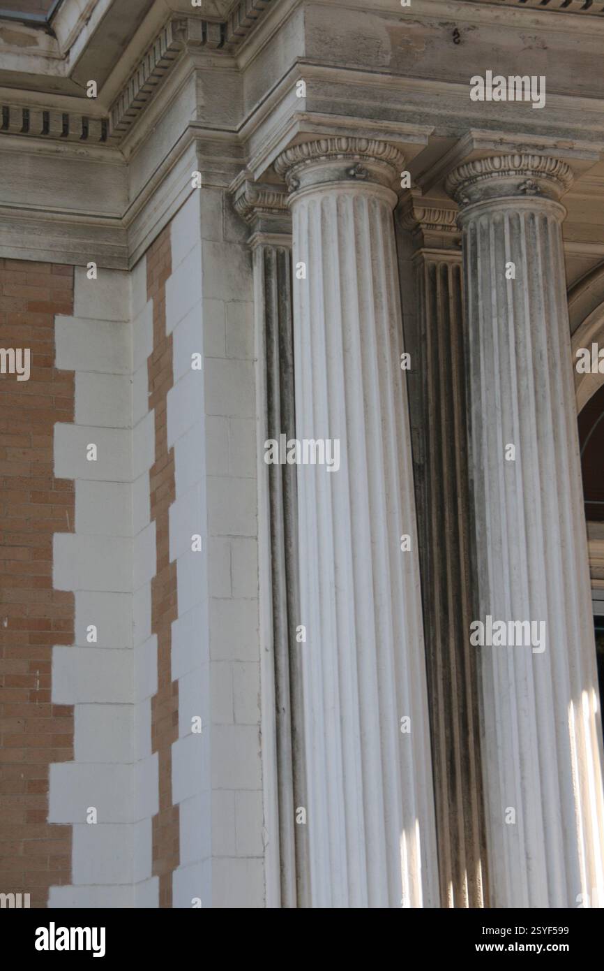Doric style columns at the entrance to a public building Stock Photo ...