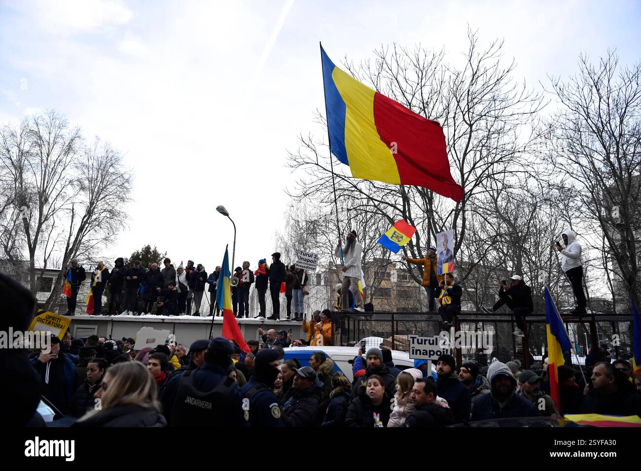 CALIN GEORGESCU-ROMANIA-POLITICS-JUSTICE-VOTE Supporters of Calin ...