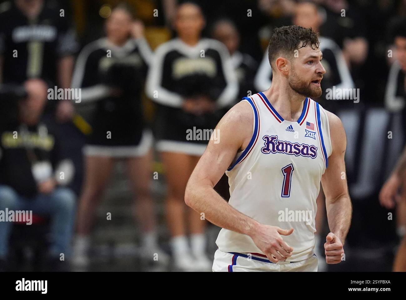 Kansas center Hunter Dickinson (1) in the second half of an NCAA ...