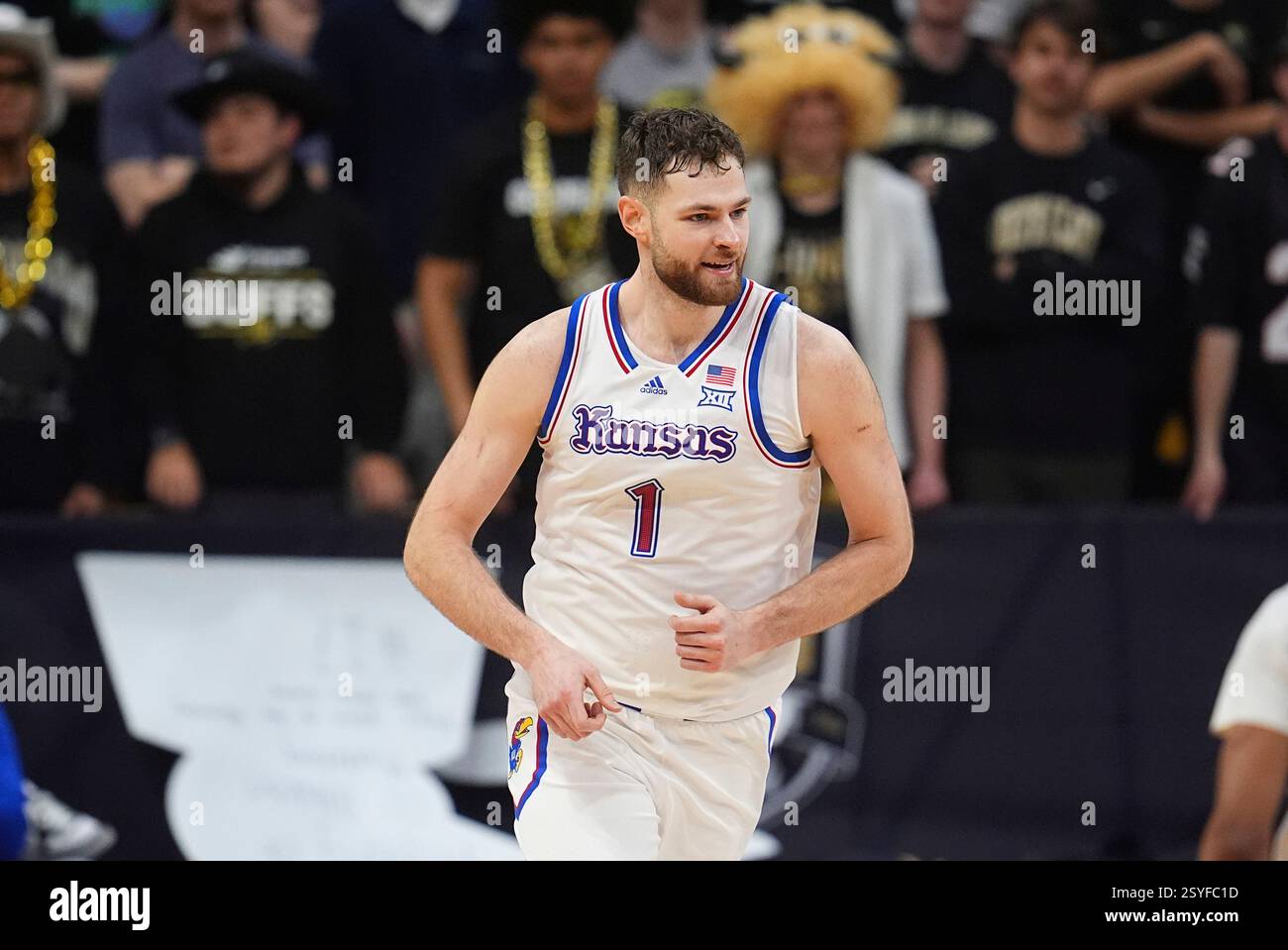 Kansas center Hunter Dickinson (1) in the second half of an NCAA ...