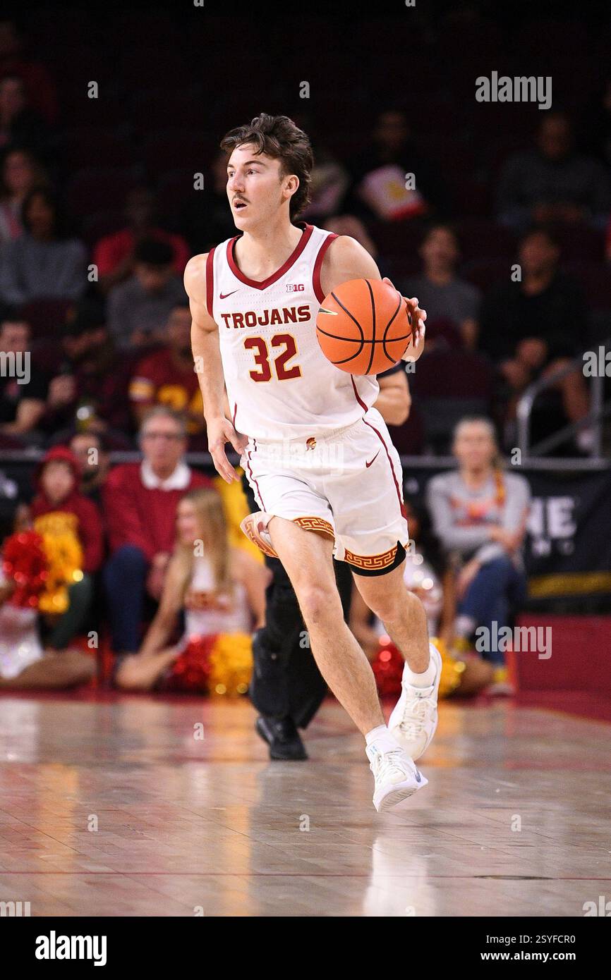LOS ANGELES, CA - FEBRUARY 26: USC Trojans guard Clark Slajchert (32 ...