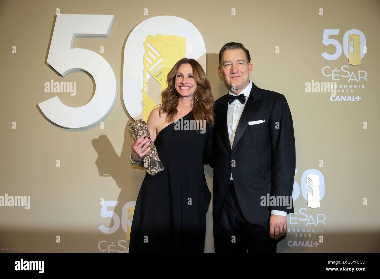 Julia Roberts poses after receiving the Cesar of Honor award with Clive Owen during the 50th ...