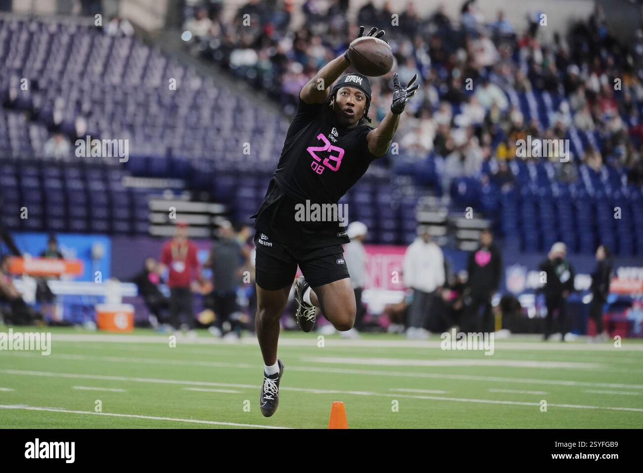 Oregon defensive back Jabbar Muhammad runs the 40-yard dash at the NFL ...