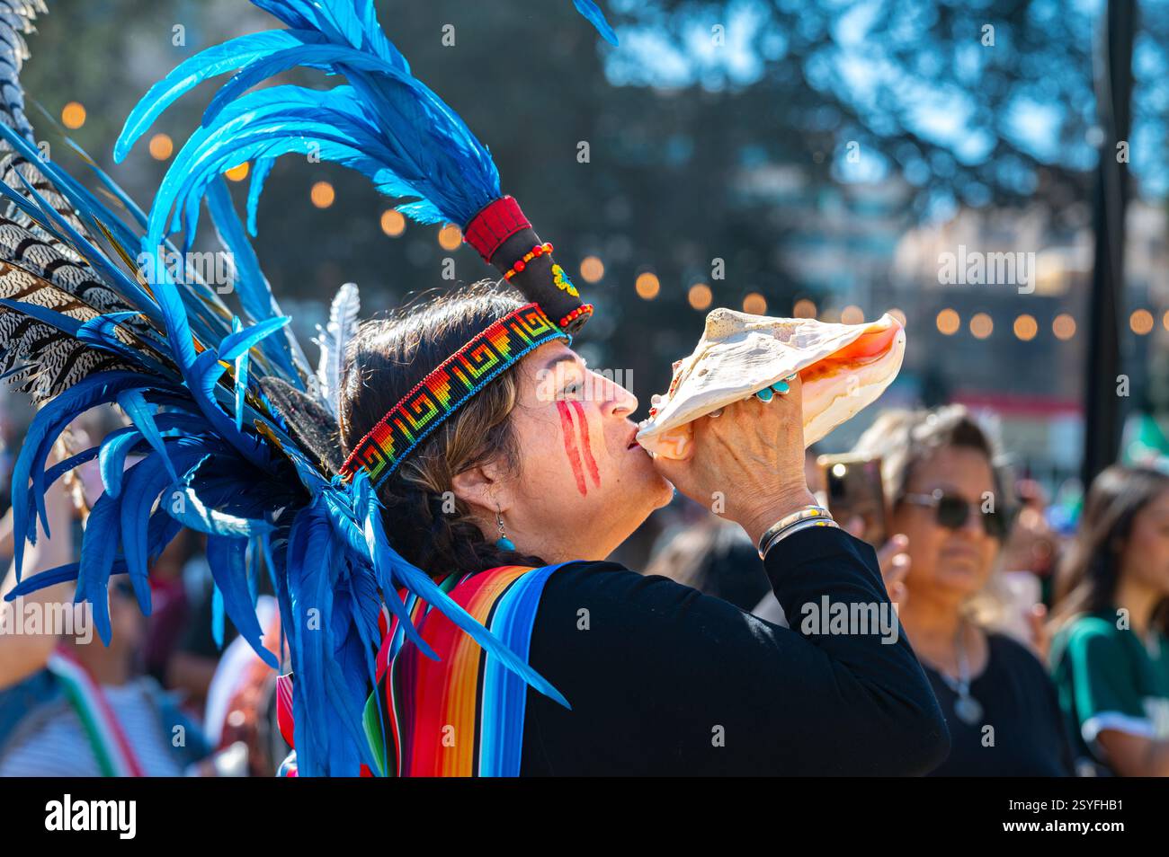 Aztec costume hi-res stock photography and images - Alamy