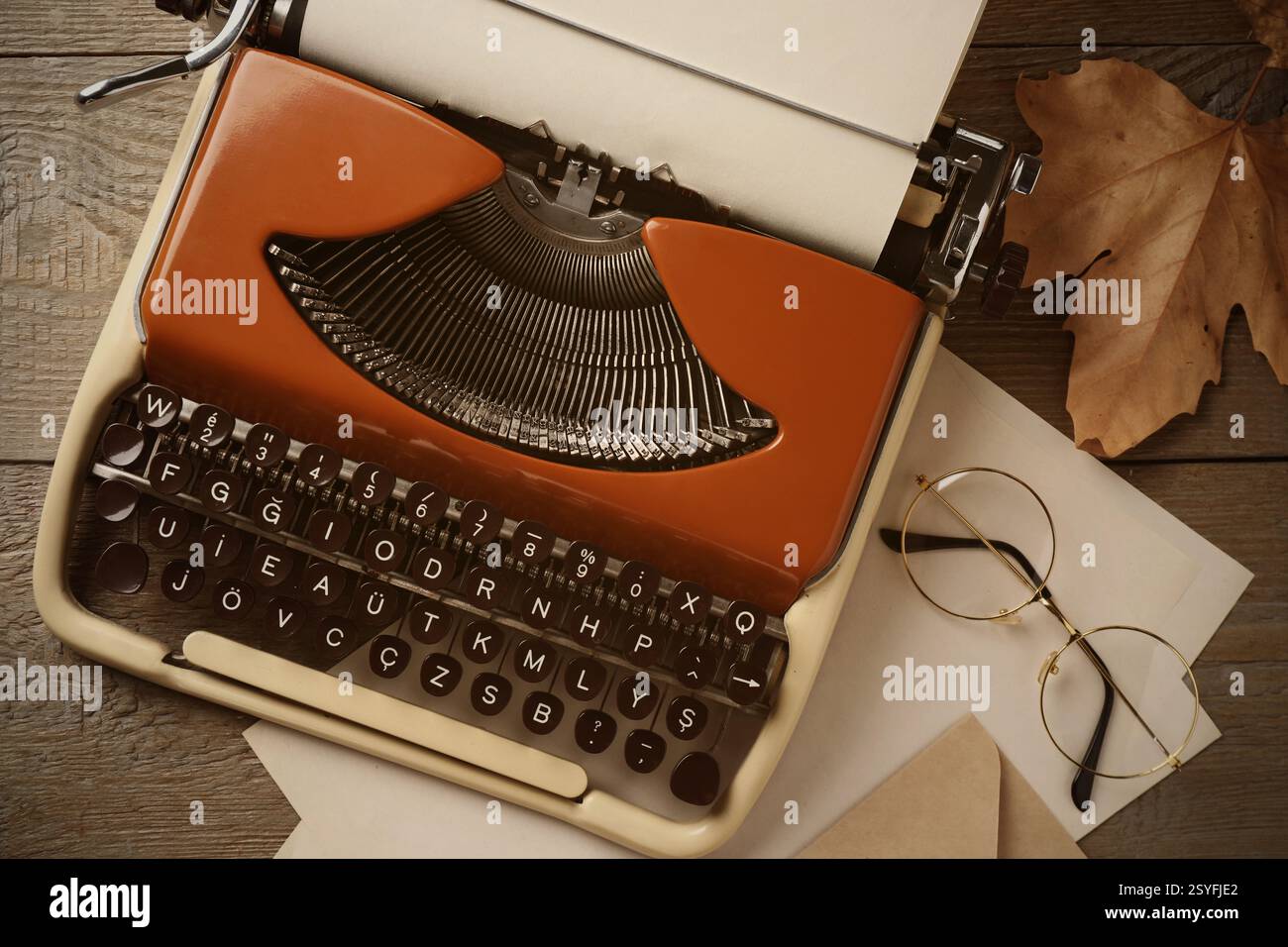 Write alphabet paper leaf hi-res stock photography and images - Alamy