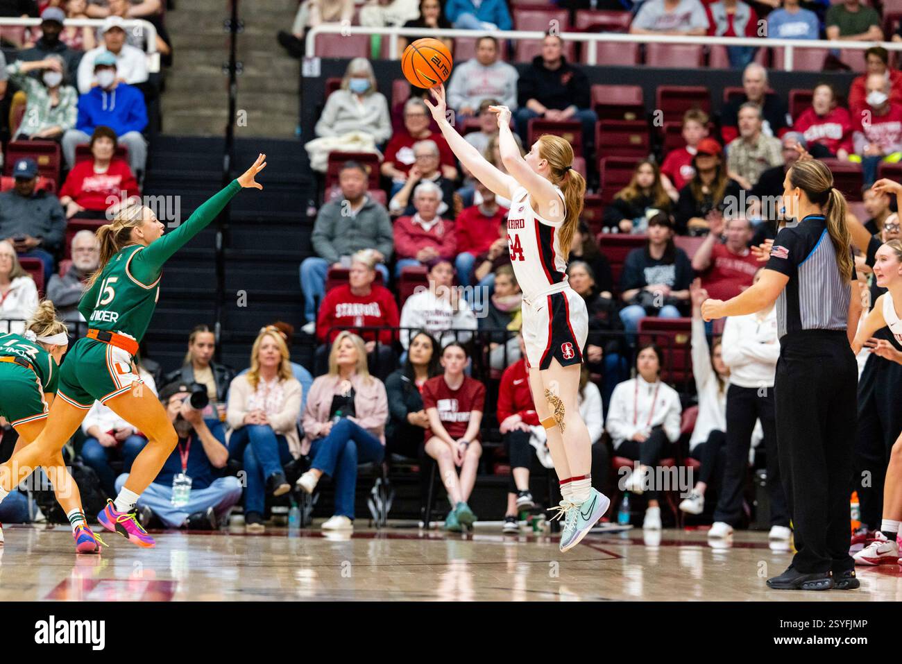 STANFORD, CA - FEBRUARY 27: Stanford Cardinal guard Tess Heal (34 ...