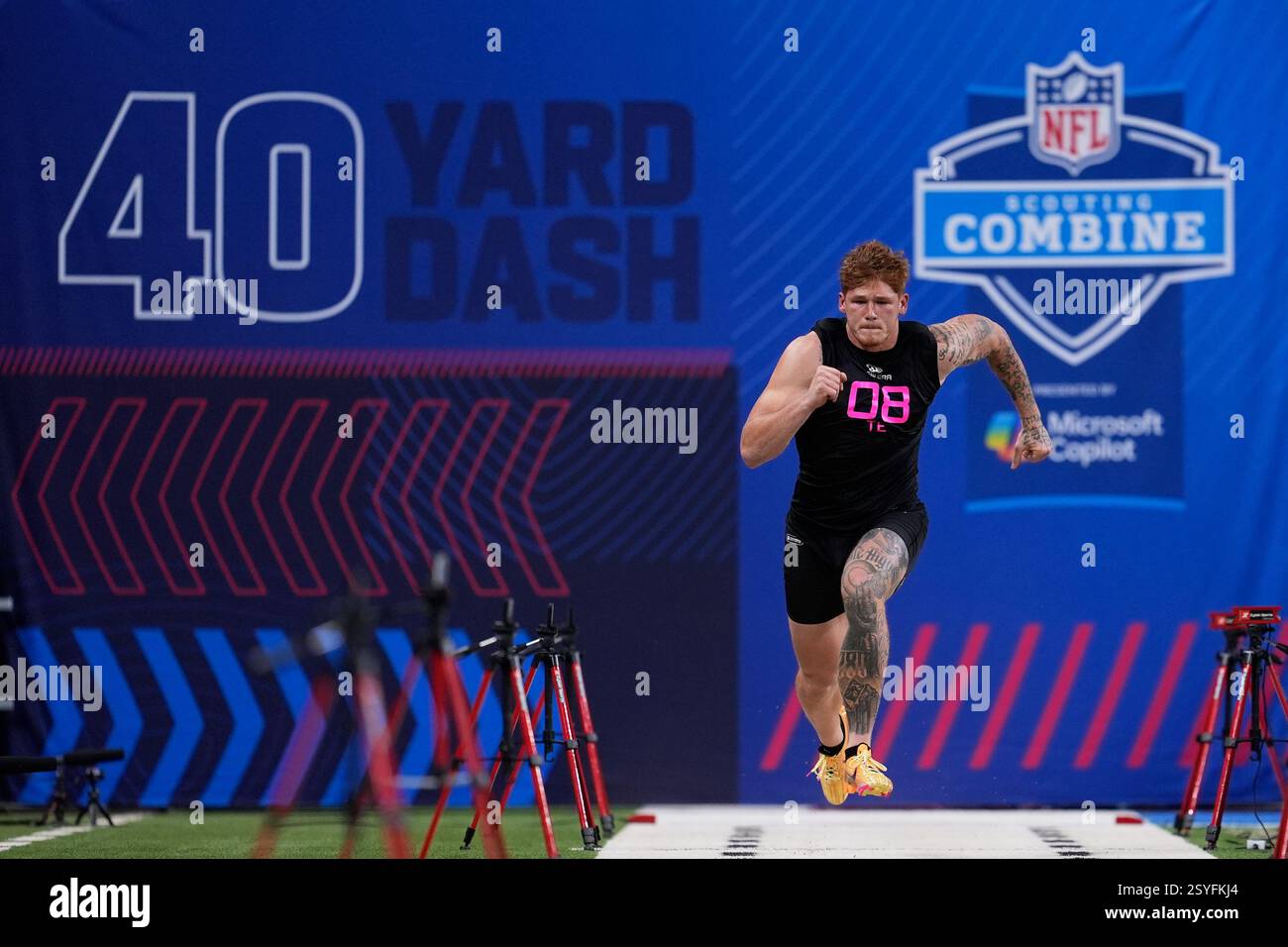 Oregon tight end Terrance Ferguson runs the 40-yard dash at the NFL ...