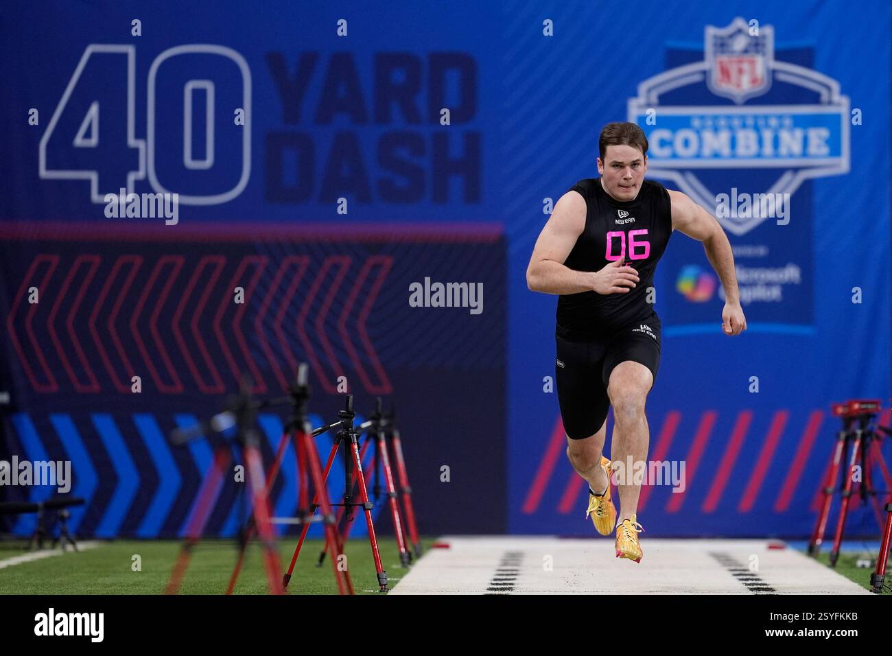 Notre Dame tight end Mitchell Evans runs the 40-yard dash at the NFL ...