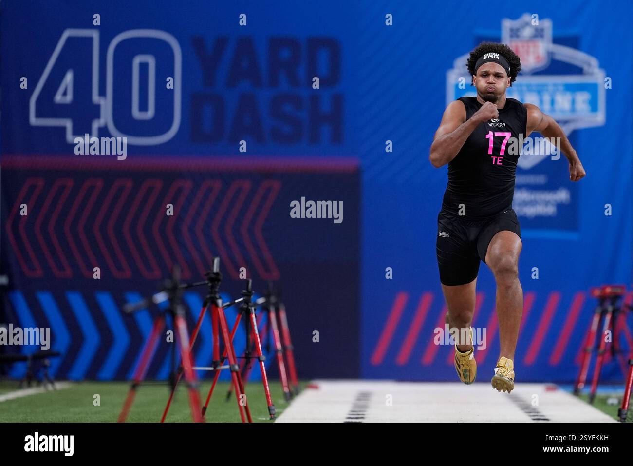 North Carolina tight end Bryson Nesbit runs the 40-yard dash at the NFL ...