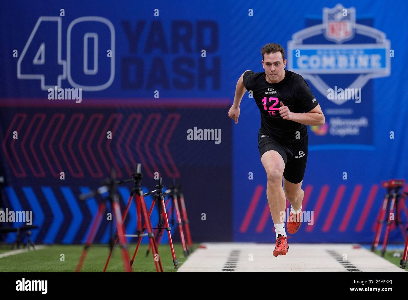 Texas tight end Gunnar Helm runs the 40-yard dash at the NFL football ...