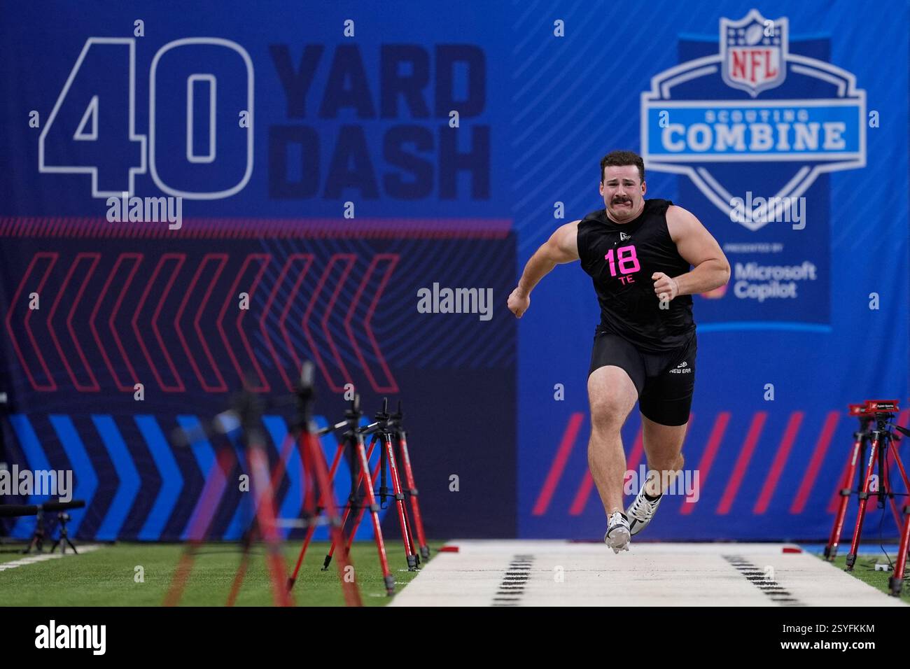 Alabama tight end Robbie Ouzts runs the 40-yard dash at the NFL ...